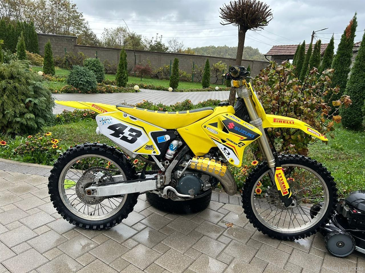 Suzuki Rm 125cc Full Kros në Deqan | Motore (mbi 50 cc) | MirLir.com