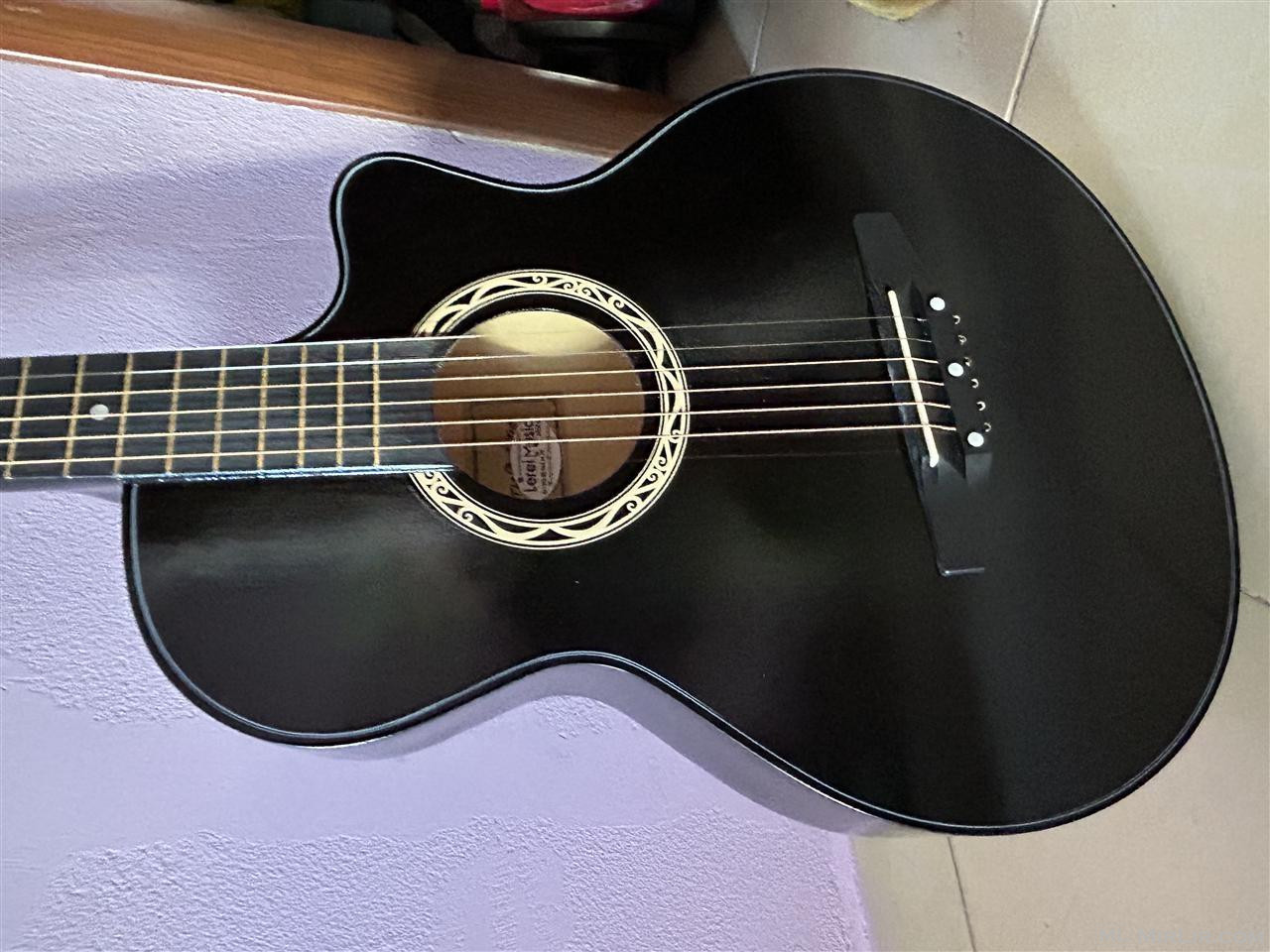 Kitare në Tiranë | Instrumente muzikore dhe paisje | MirLir.com